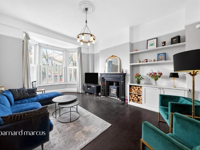 3 bedroom flat for sale
