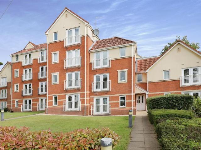 2 bedroom flat for sale