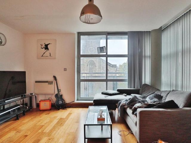 2 bedroom flat for sale