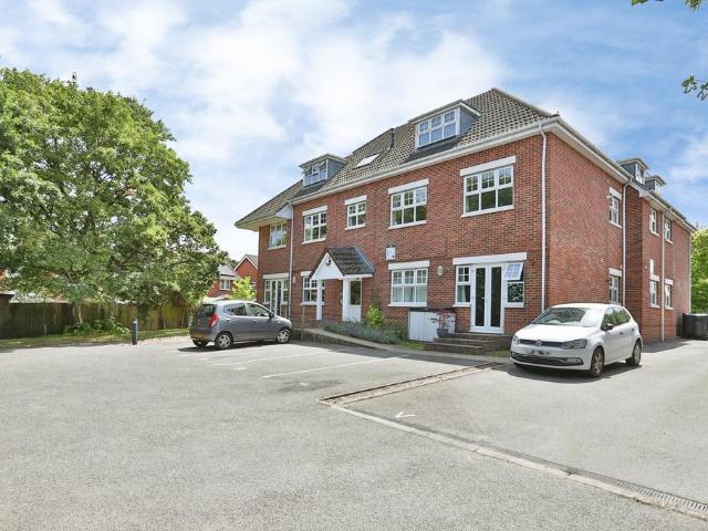 2 bedroom flat for sale