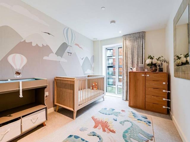 4 bedroom flat for sale