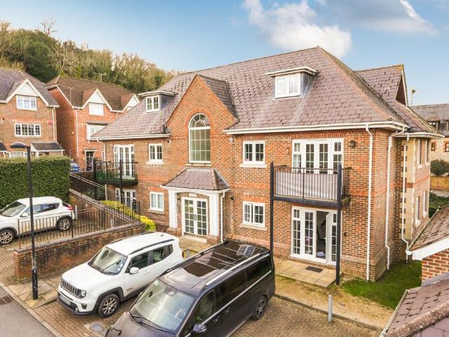 2 bedroom flat for sale