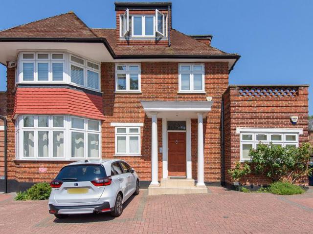 2 bedroom flat for sale