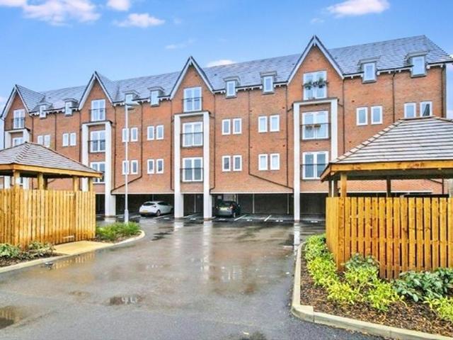 2 bedroom flat for sale