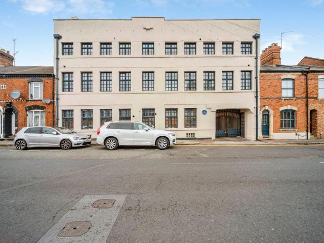 2 bedroom flat for sale