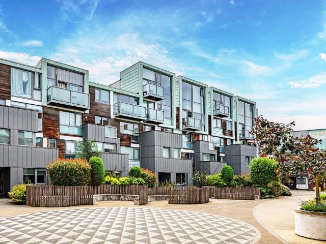 2 bedroom flat for sale
