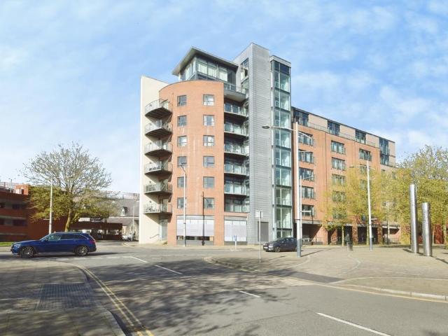 2 bedroom flat for sale