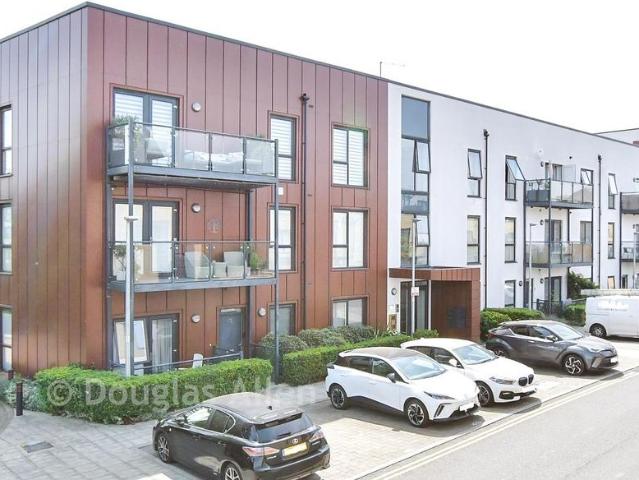 2 bedroom flat for sale