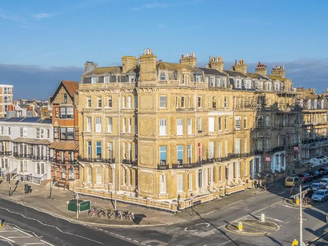2 bedroom flat for sale