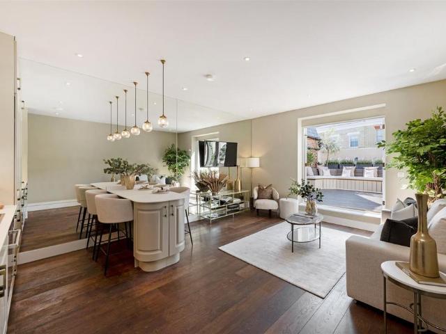 2 bedroom flat for sale