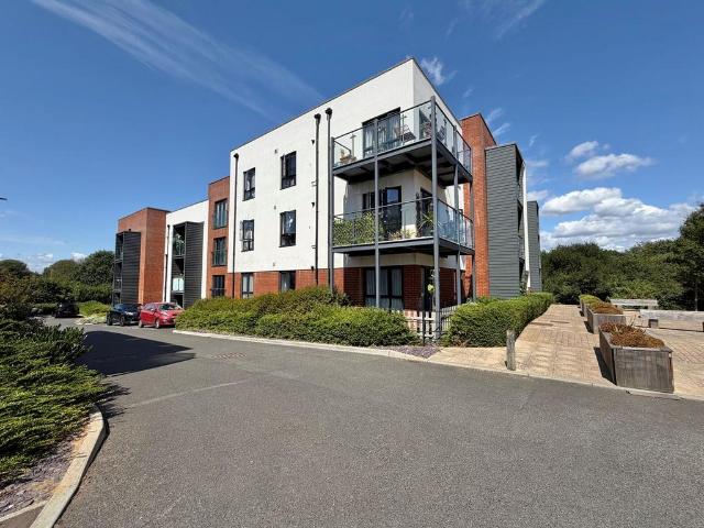2 bedroom flat for sale