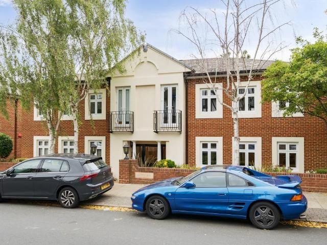2 bedroom flat for sale