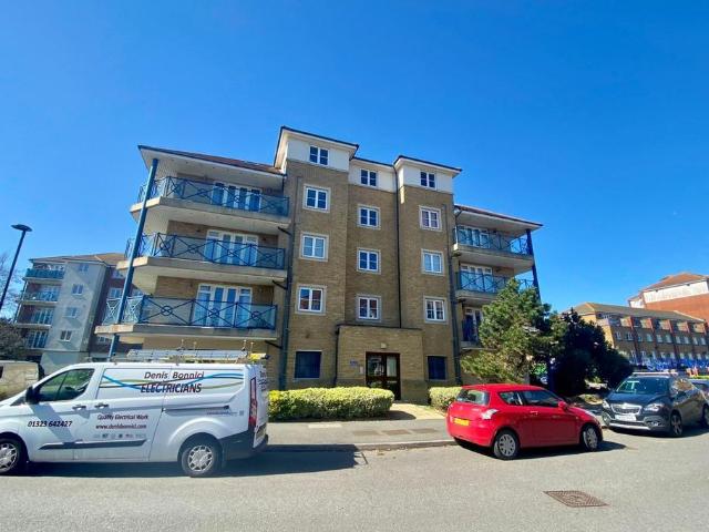 2 bedroom flat for sale
