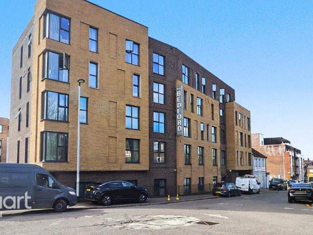 2 bedroom flat for sale