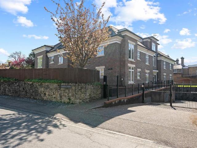 2 bedroom flat for sale
