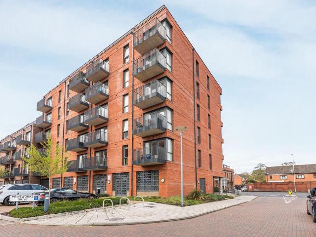 2 bedroom flat for sale