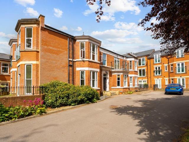 2 bedroom flat for sale