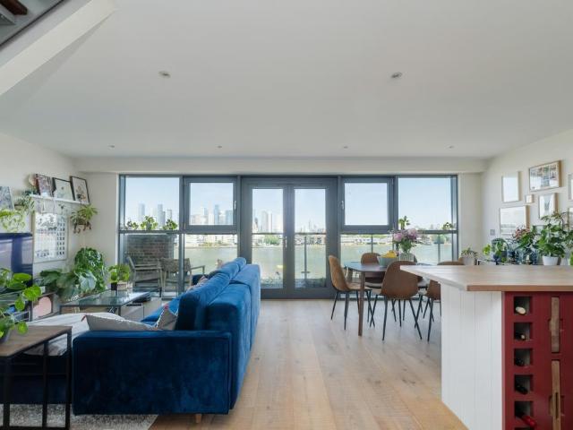 2 bedroom flat for sale