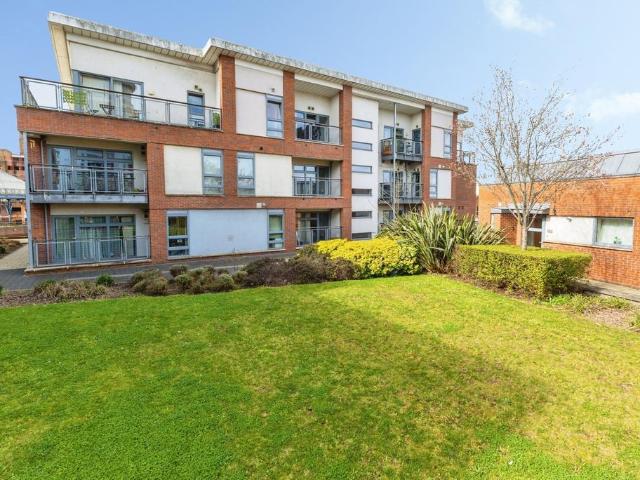 2 bedroom flat for sale