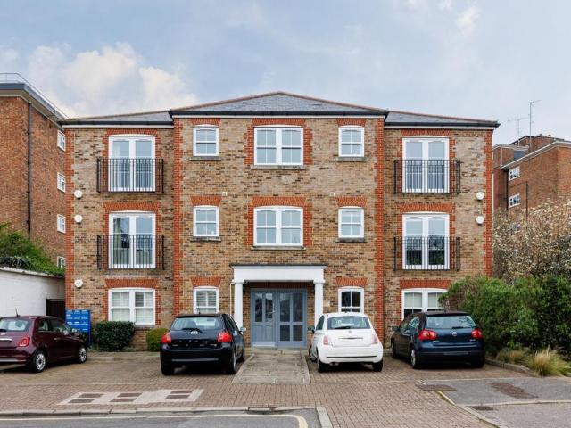 2 bedroom flat for sale