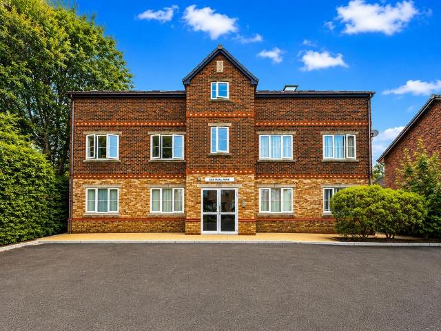 2 bedroom flat for sale