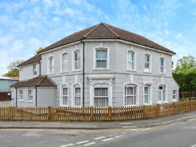 2 bedroom flat for sale