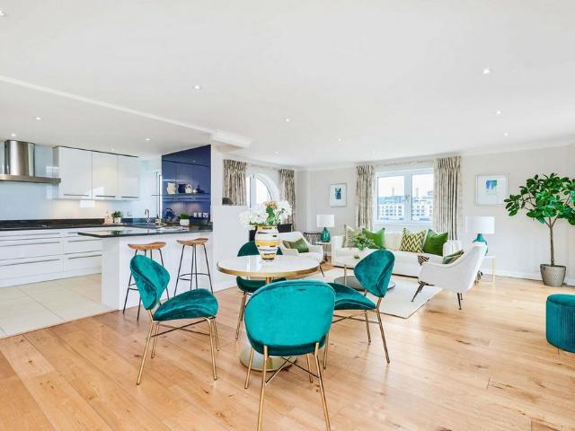 2 bedroom flat for sale