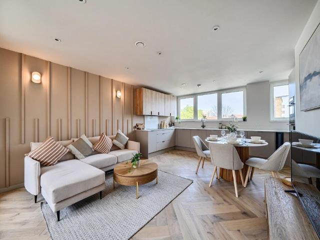 2 bedroom flat for sale