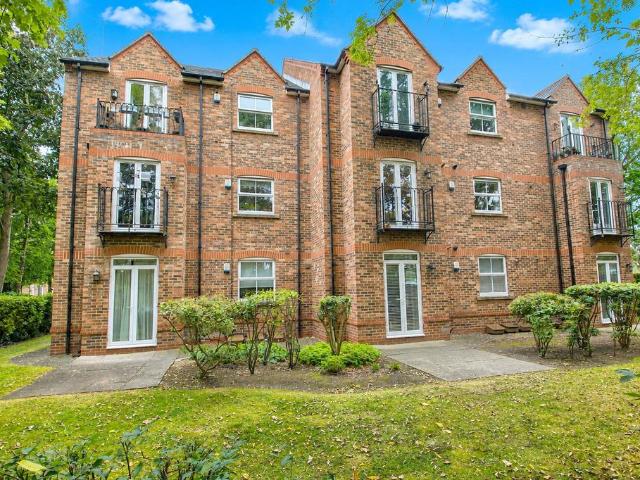 2 bedroom flat for sale
