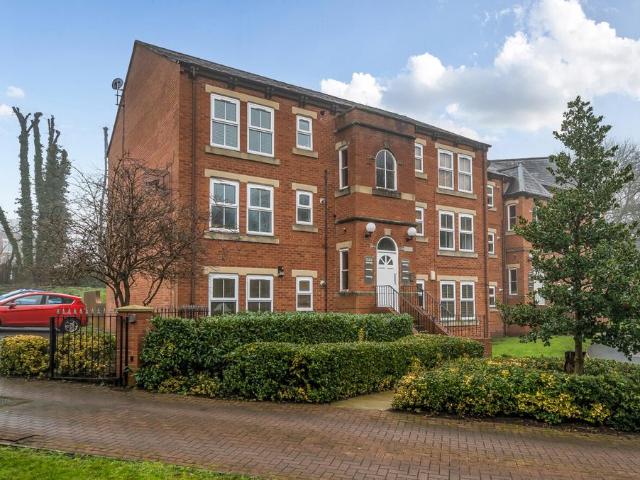 2 bedroom flat for sale