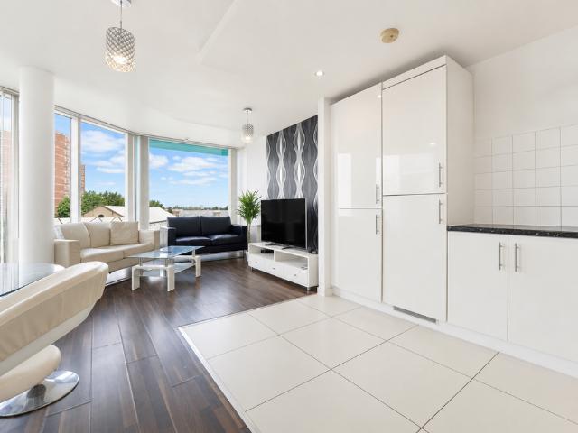 2 bedroom flat for sale