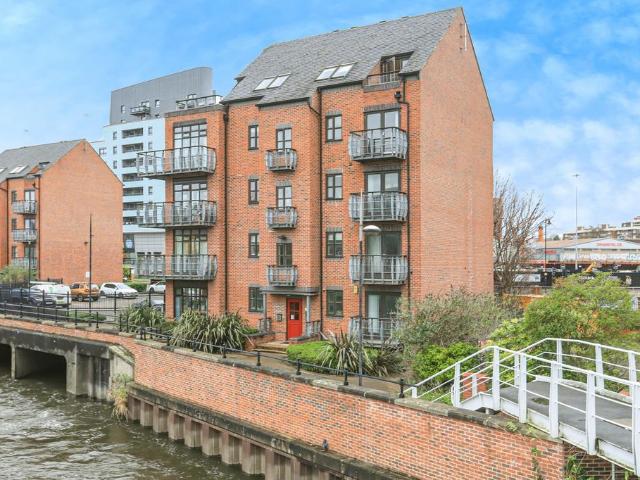 2 bedroom flat for sale