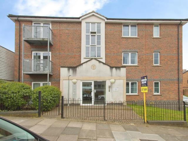 2 bedroom flat for sale