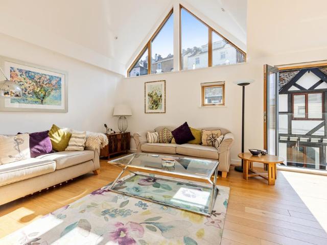 2 bedroom flat for sale