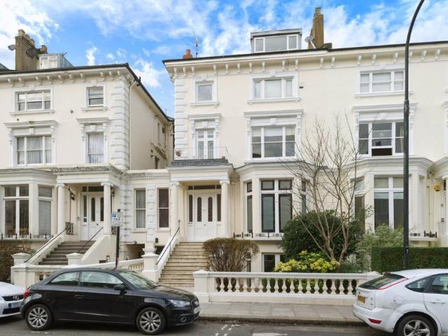 3 bedroom flat for sale
