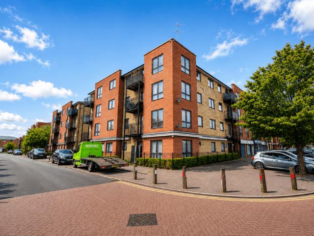 2 bedroom flat for sale