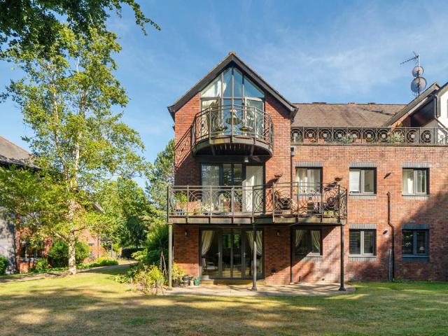 2 bedroom flat for sale