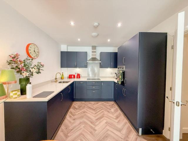 2 bedroom flat for sale