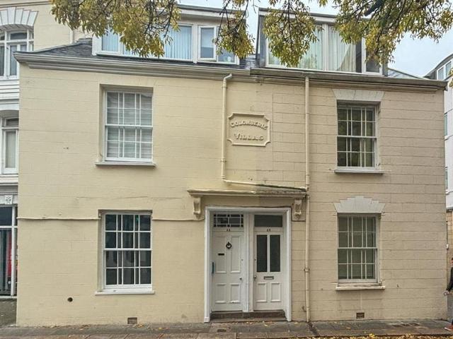 2 bedroom flat for sale