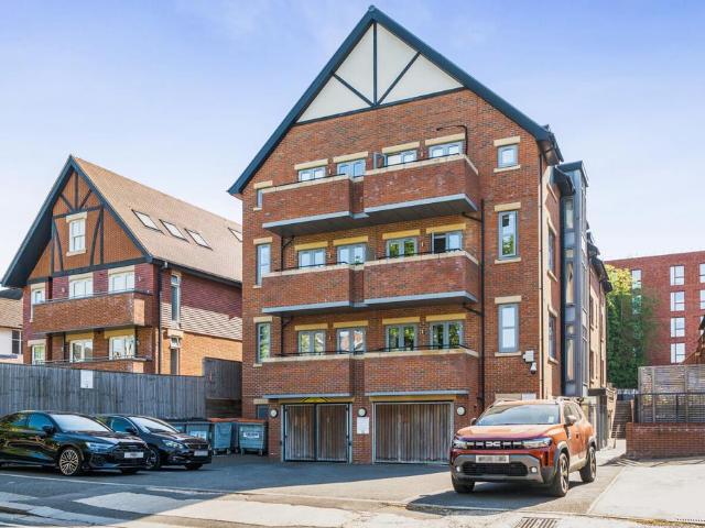 2 bedroom flat for sale