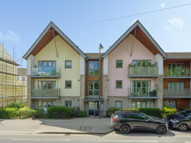 2 bedroom flat for sale