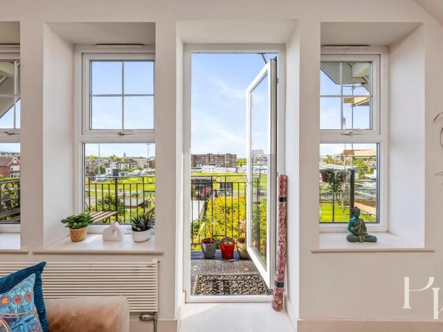 2 bedroom flat for sale