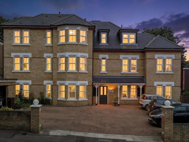 2 bedroom flat for sale