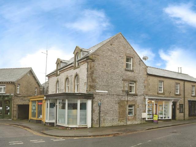 2 bedroom flat for sale