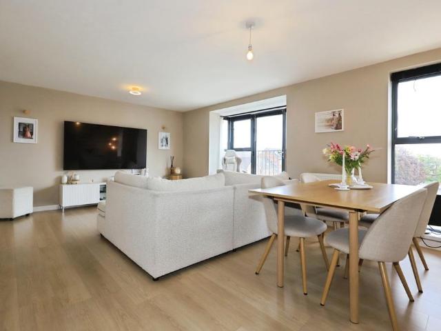 2 bedroom flat for sale