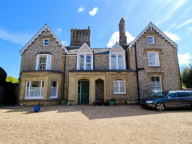 2 bedroom flat for sale