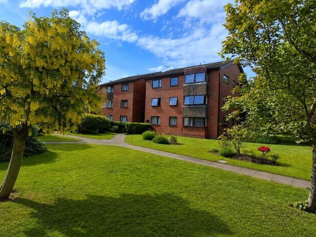 2 bedroom flat for sale