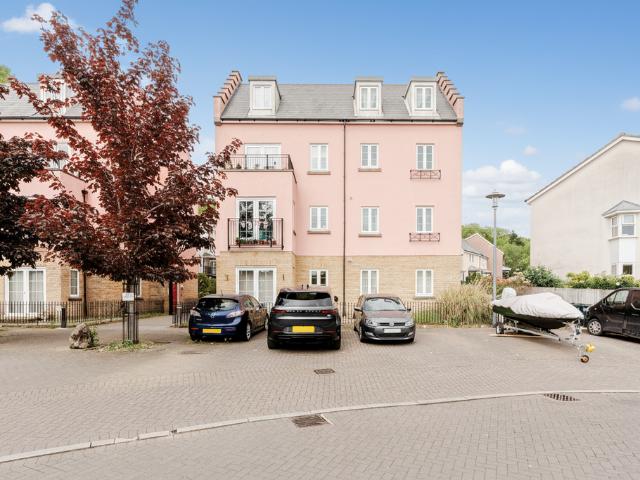 2 bedroom flat for sale