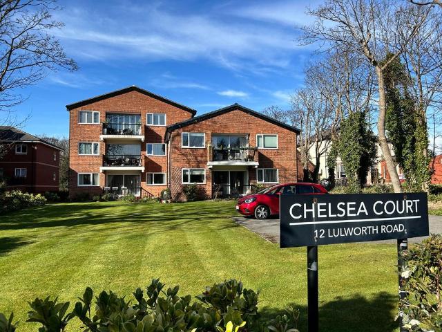 2 bedroom flat for sale
