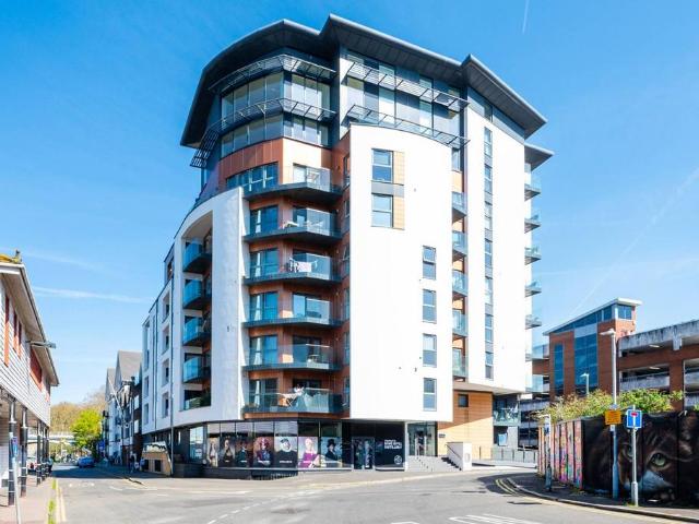 2 bedroom flat for sale